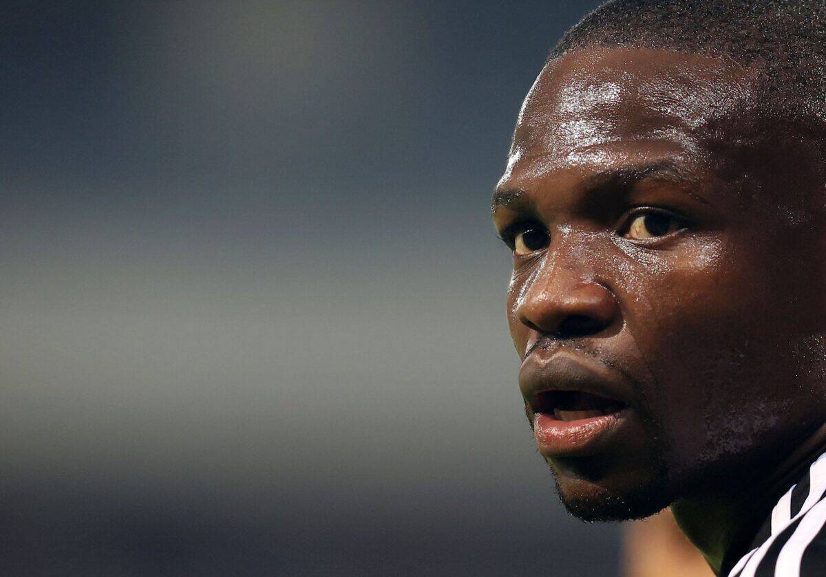 Pirates' Mabasa should have seen red - referees need to wake up