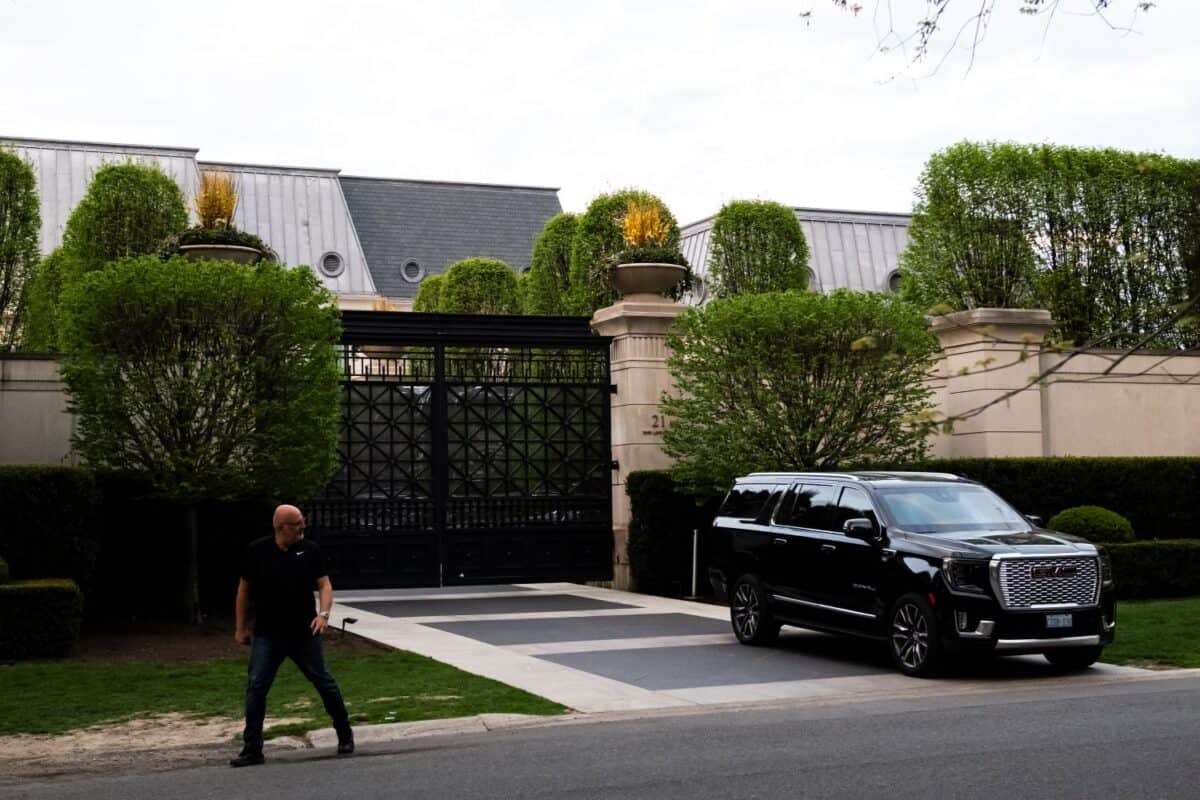 Pre-dawn shooting at Drake's Toronto mansion and 'The Great Rap War ...