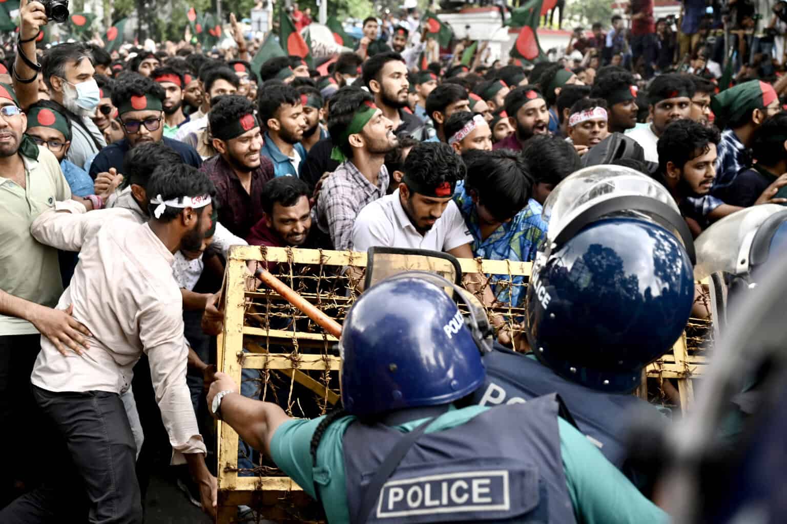 100 injured as Bangladesh student groups clash over job quotas | The ...