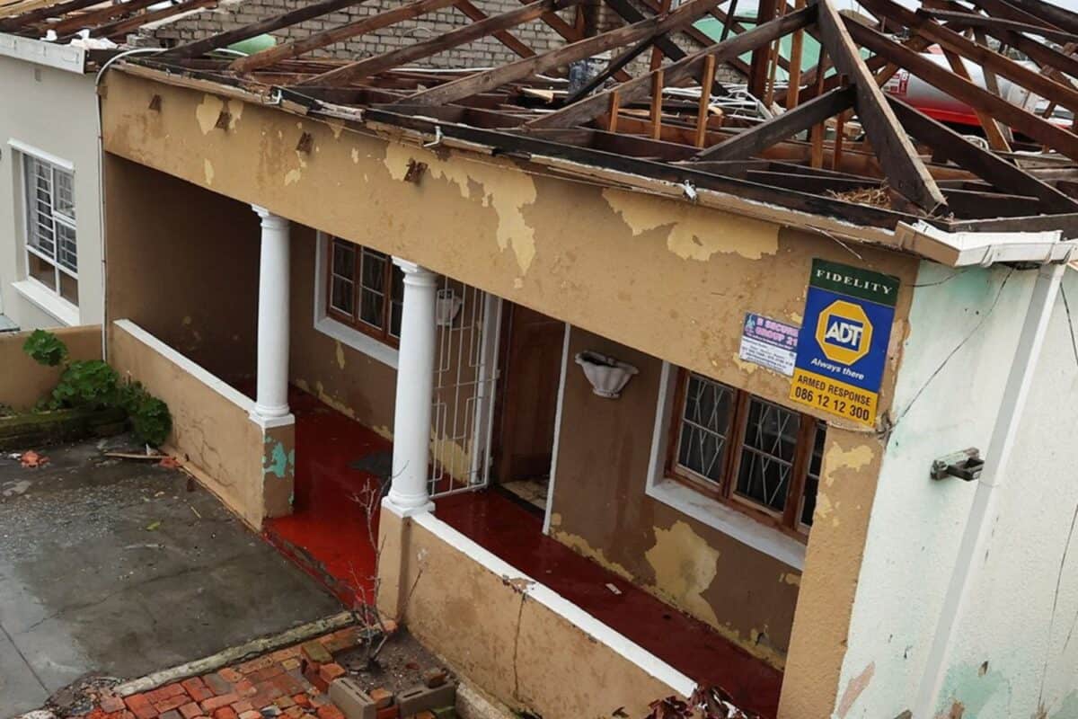 Cape storm: 14 000 structures damaged, thousands left without power ...