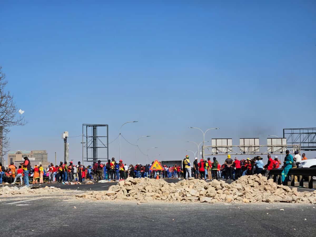 Samwu strike: Joburg highways reopen as leadership agrees to negotiate ...