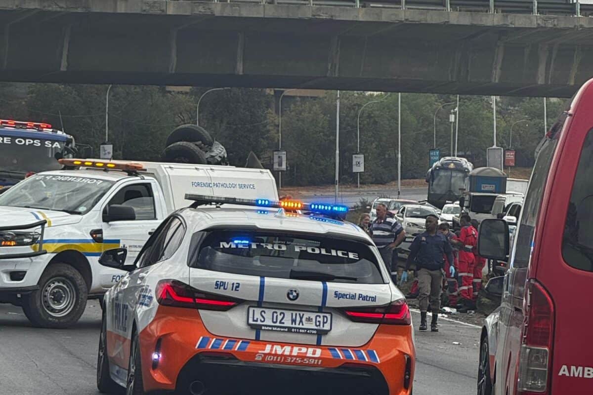 Fatal crash on M1 highway in Joburg leaves one dead