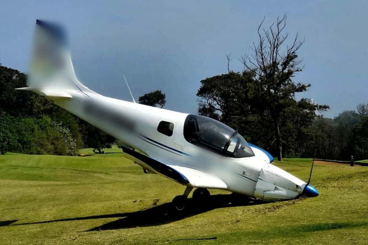 Light aircraft crashes at golfing estate in Durban North