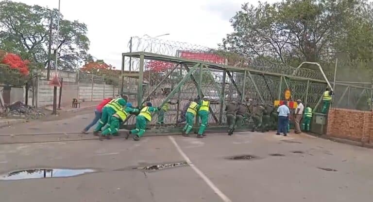 SA-Mozambique Lebombo border reopens after army deployed [VIDEO] | The ...