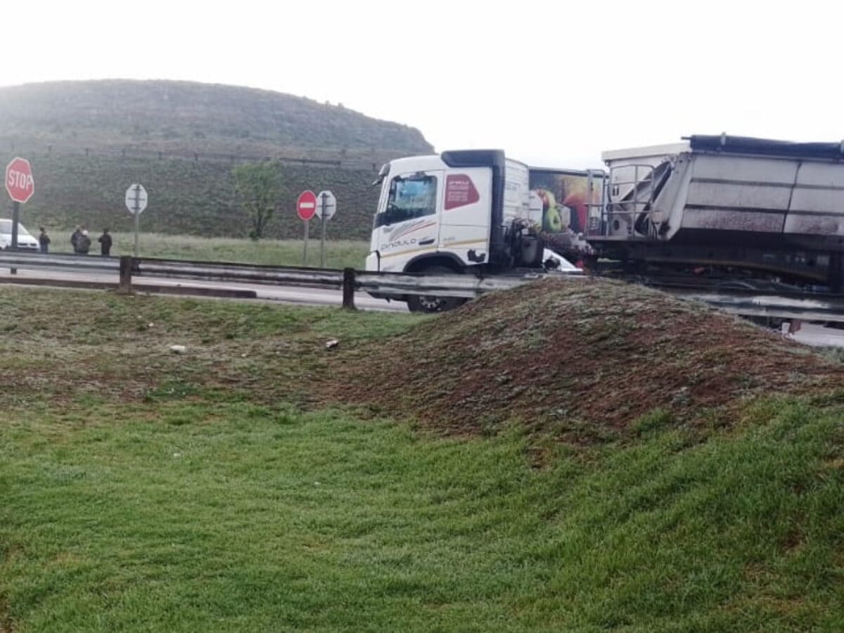 N3 outside Harrismith reopened after truck driver protest [VIDEO] | The ...