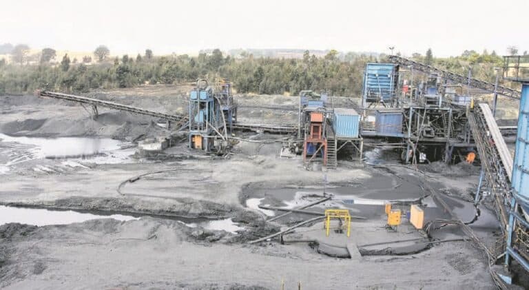 Uitkyk Farm residents fear for safety amidst unrehabilitated mines ...