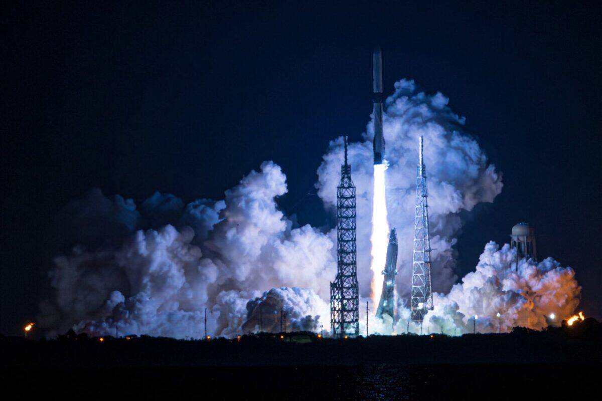 Liftoff! Jeff Bezos Blue Origin's New Glenn rocket blasts into orbit