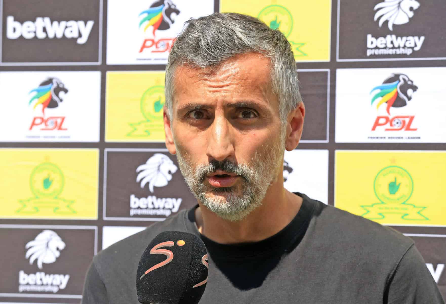 Pirates coach Riveiro refuses to concede defeat in title race