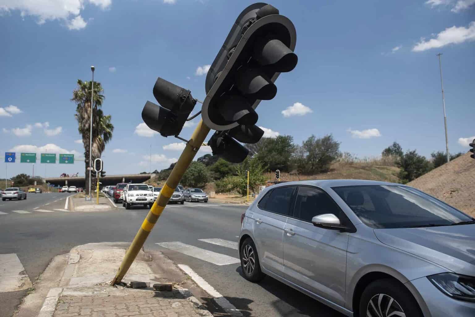 Pothole, traffic light repairs halted as City of Joburg liquidity ...