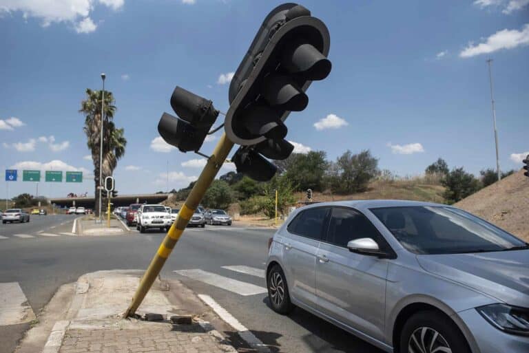 Pothole, traffic light repairs halted as City of Joburg liquidity ...