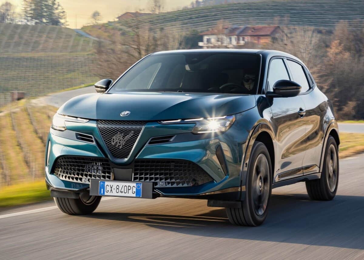 Junior on its way as teasers start for Alfa Romeo's smallest SUV