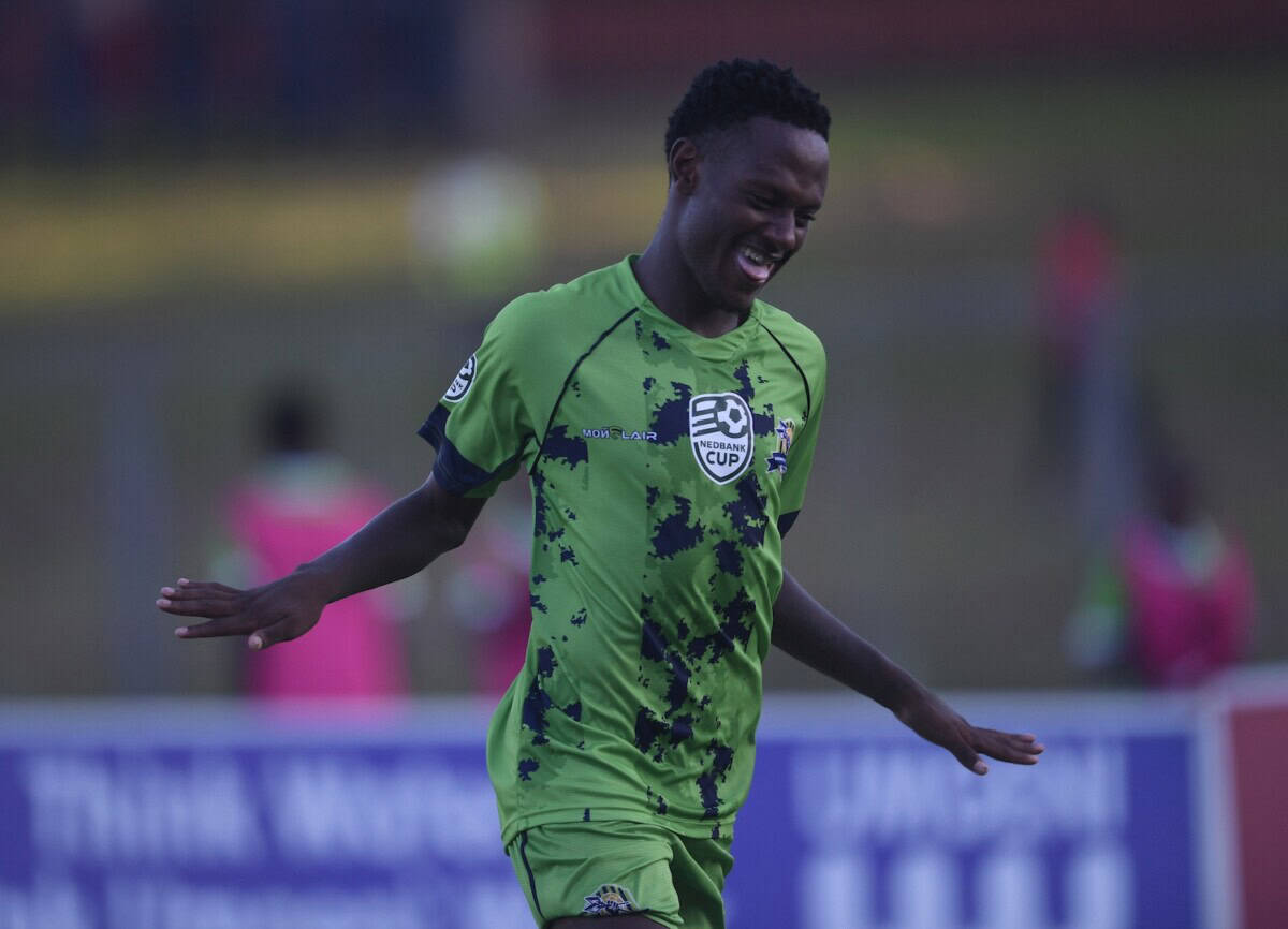 Pirates beat Chiefs to midfield signing