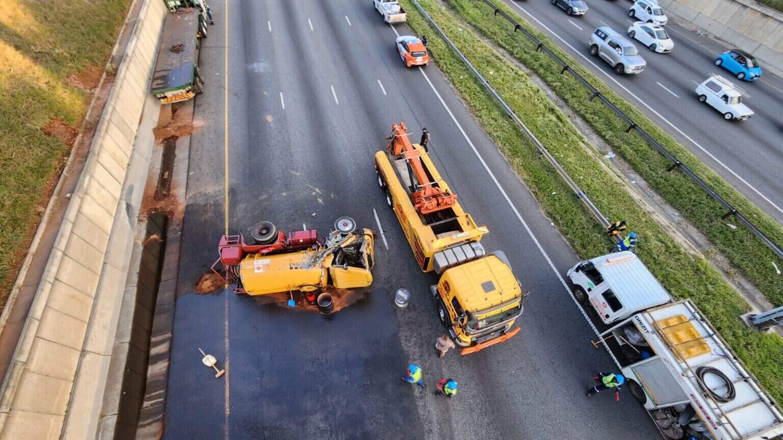 VIDEO & PICTURES: Tanker crash on N1 South causes major traffic delays ...