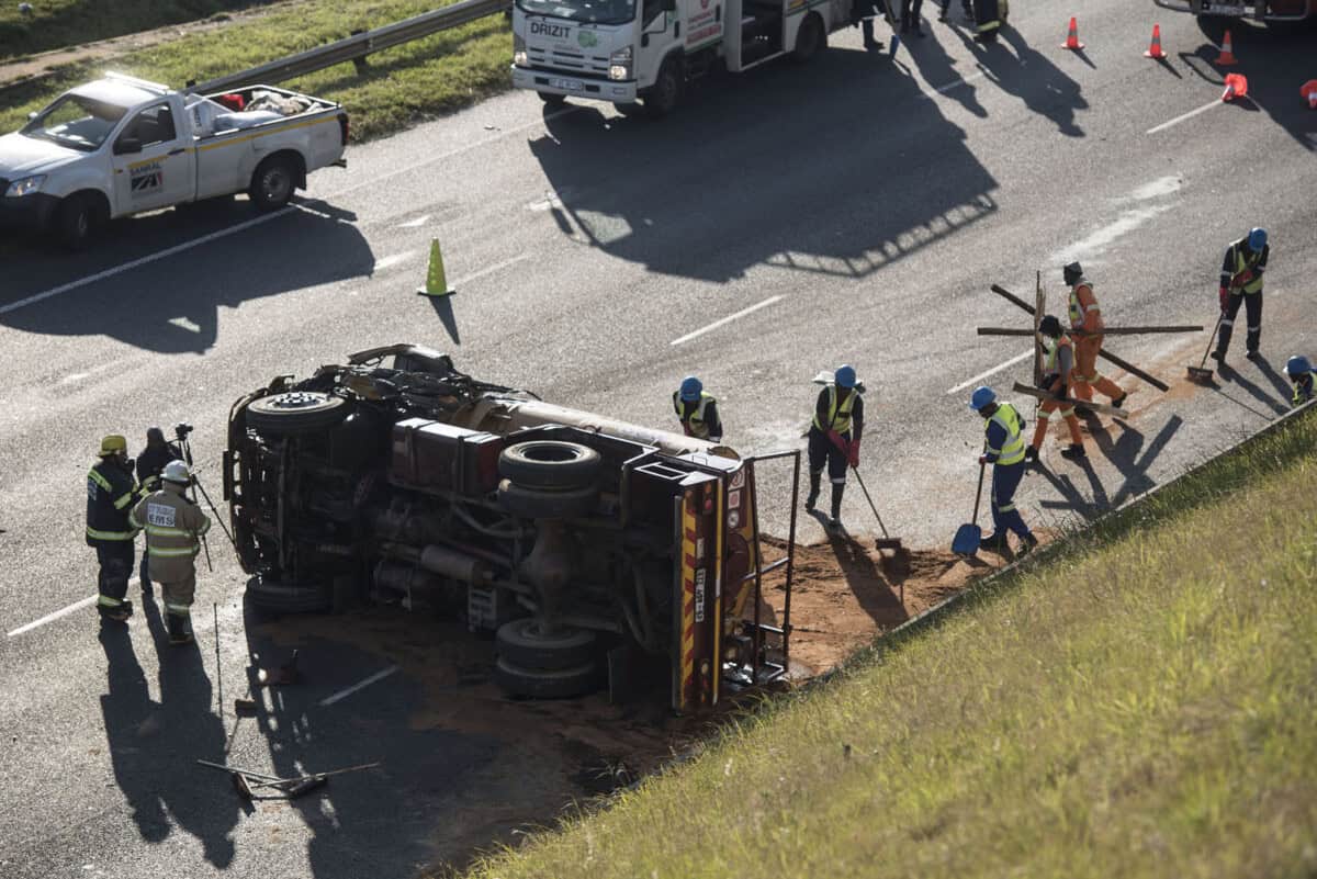 VIDEO & PICTURES: Tanker crash on N1 South causes major traffic delays ...