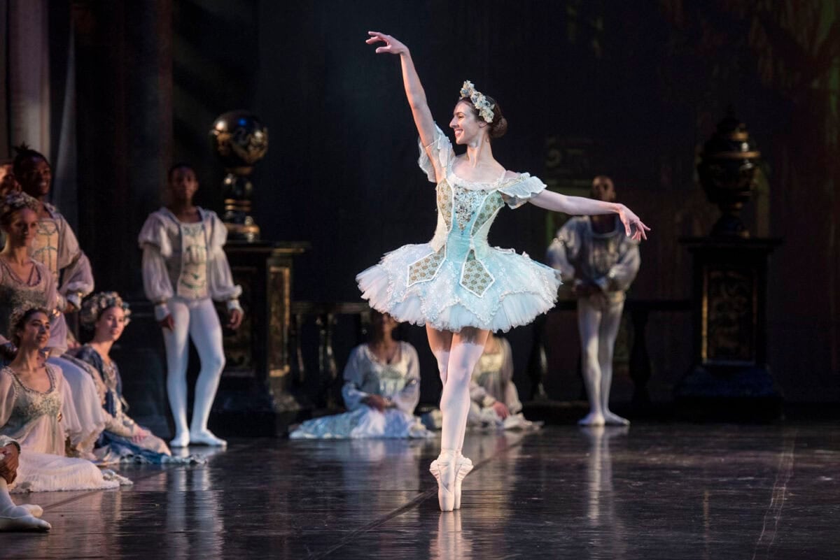 PICTURES: Swan Lake ballet takes to Joburg stage | The Citizen