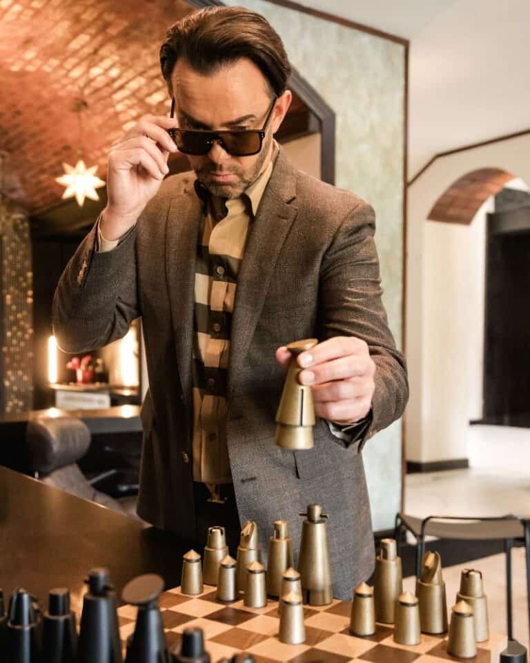 No, Peet Viljoen of Tammy Taylor fame did not start a bank in SA as he ...