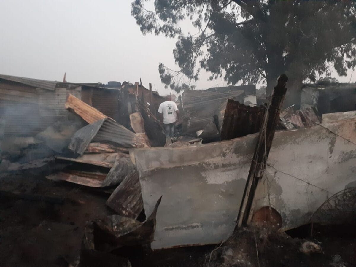 Alleged suicide attempt sparks fire that destroys 50 shacks in ...