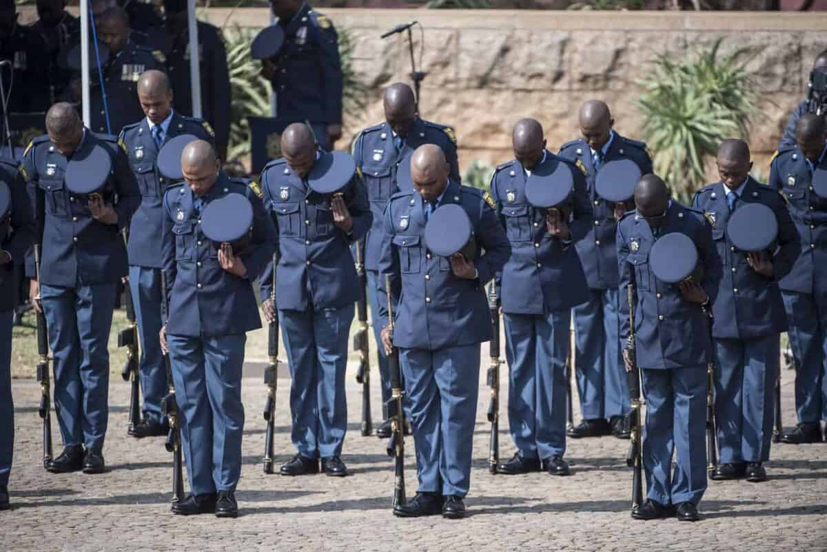 Saps stands with Interpol to honour fallen police officers