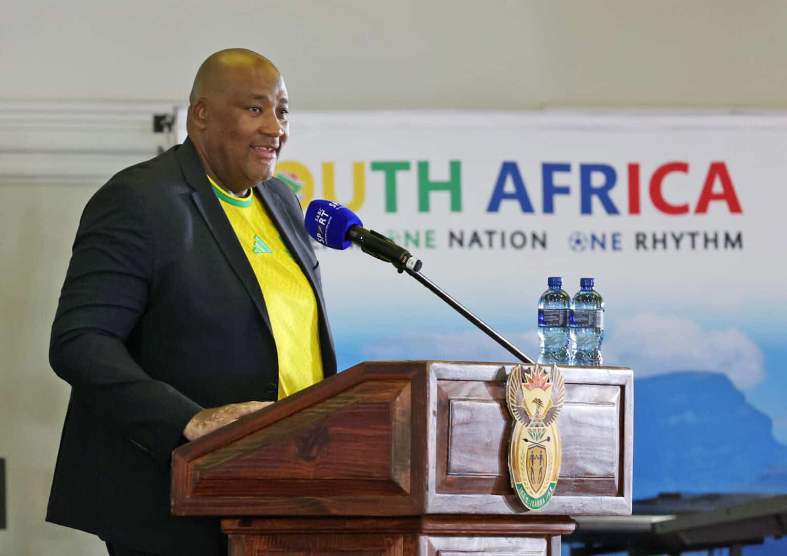 McKenzie slams Safa as Bafana World Cup departure delayed