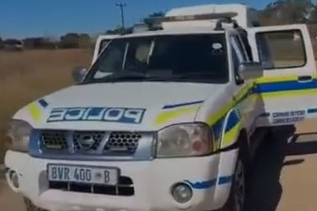 I’m Sorry’: Gauteng cop caught on camera returning R2 000 bribe after ...